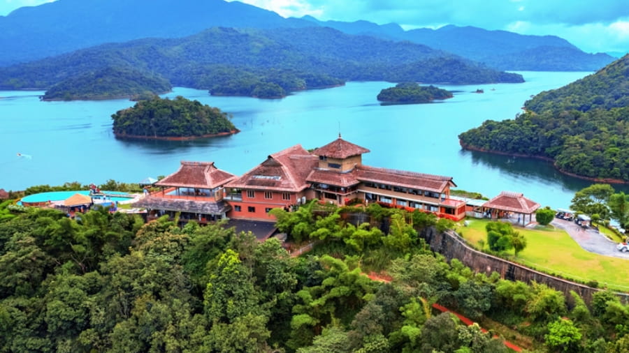 Top 10 Luxury Camping Spots in India for Nature Enthusiasts!